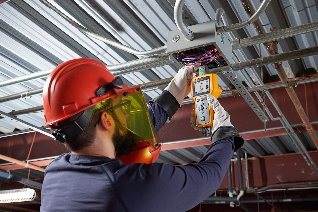 FLUKE Fluke 2052 en 2062 Advanced Wire Tracers - Rexel Belgium